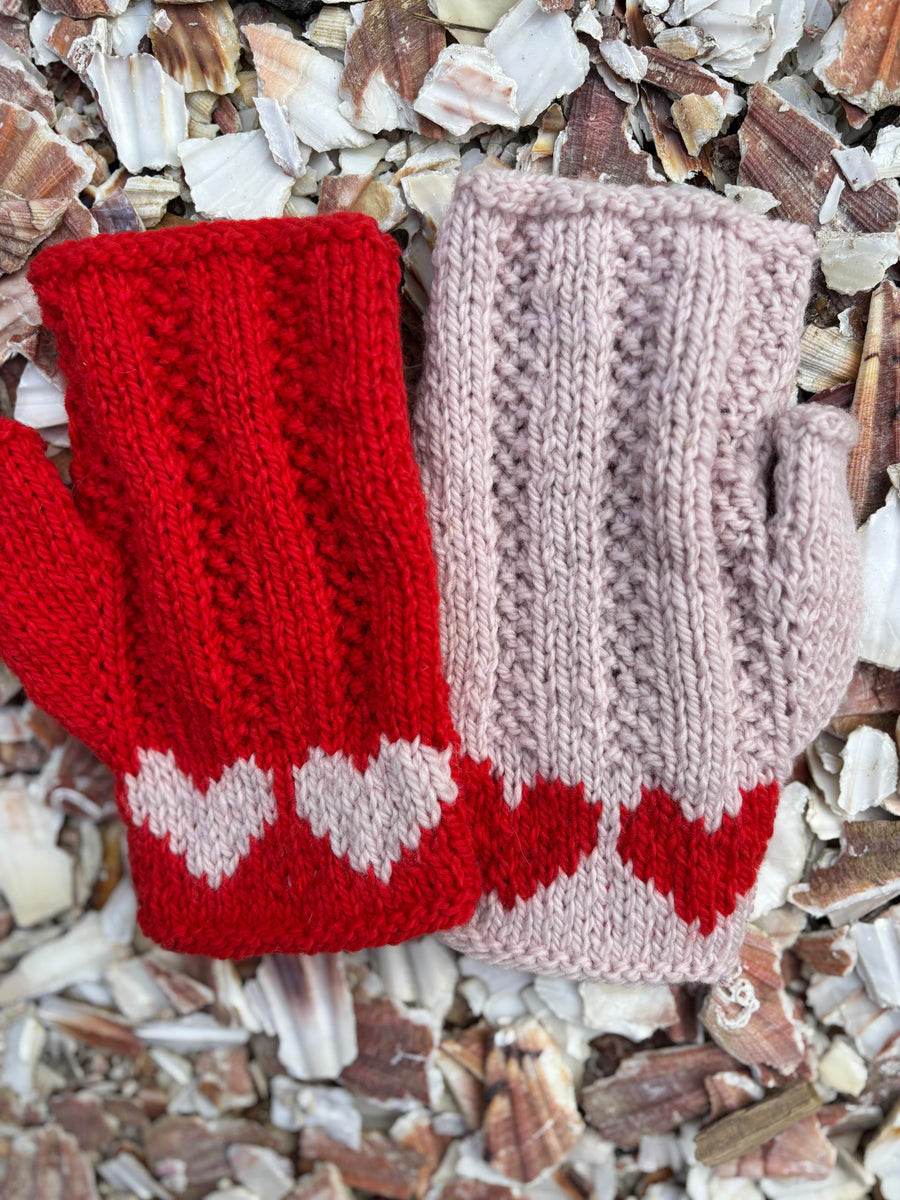Love Hearts mittens I Pattern – Di Gilpin