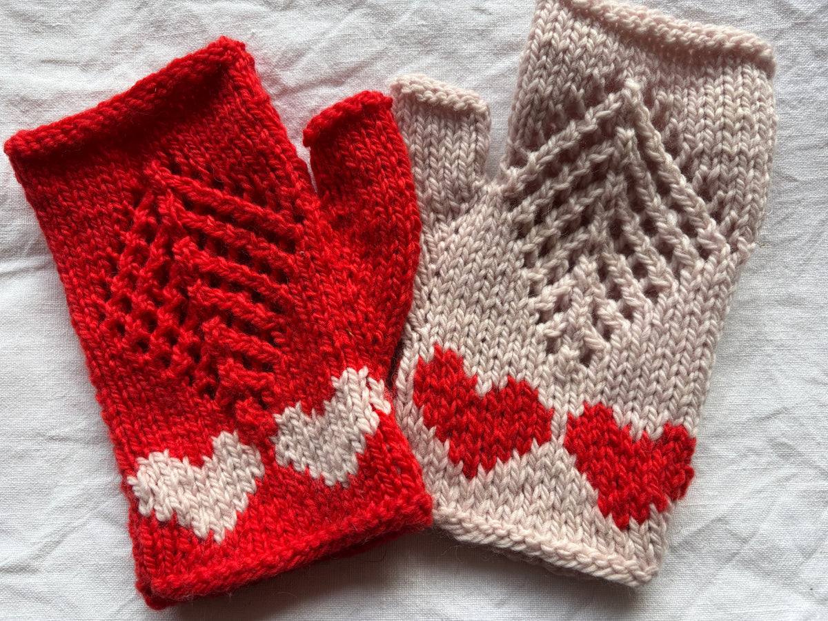 Love Hearts mittens I Pattern – Di Gilpin